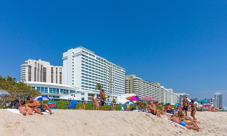 CASTLE BEACH CLUB APARTMENTS MIAMI BEACH