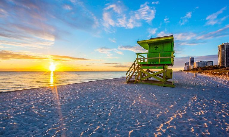 CASTLE BEACH CLUB APARTMENTS MIAMI BEACH