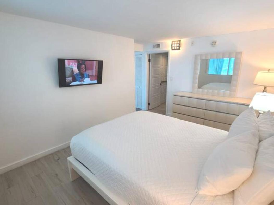 CASTLE BEACH CLUB APARTMENTS MIAMI BEACH